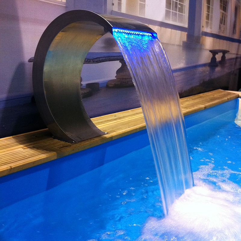 Cascade piscine Mamba LED